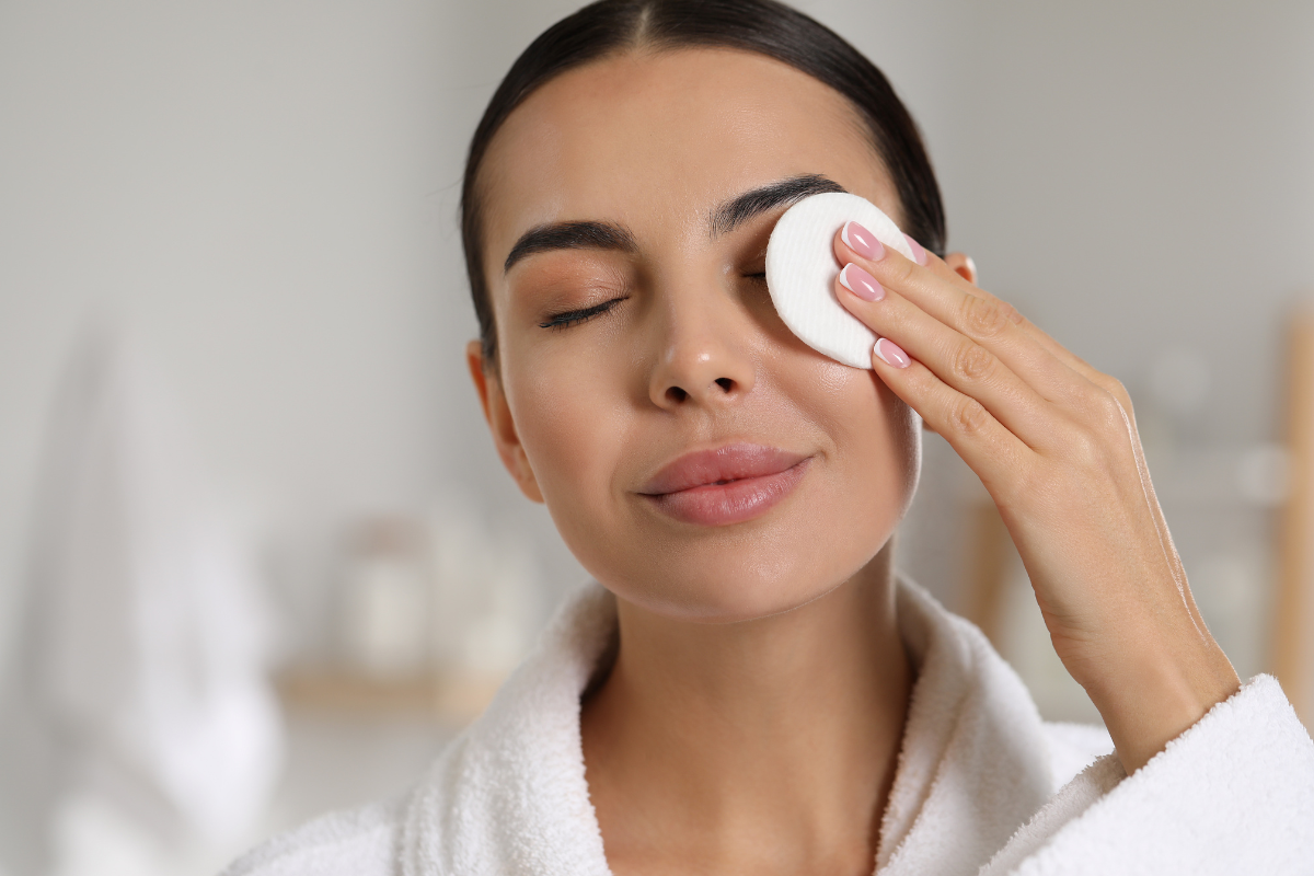 How To Clean Lash Adhesive: Best Practices For Clean Lashes – XXL Lashes